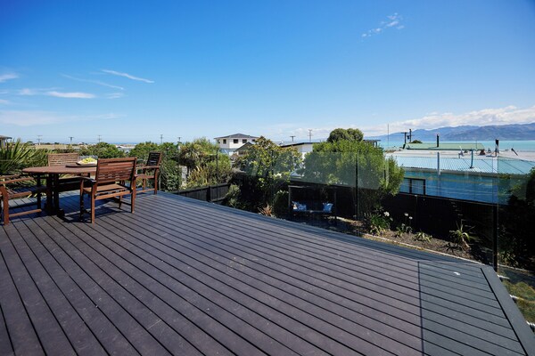Modern | South Bay | Backyard - Kaikōura