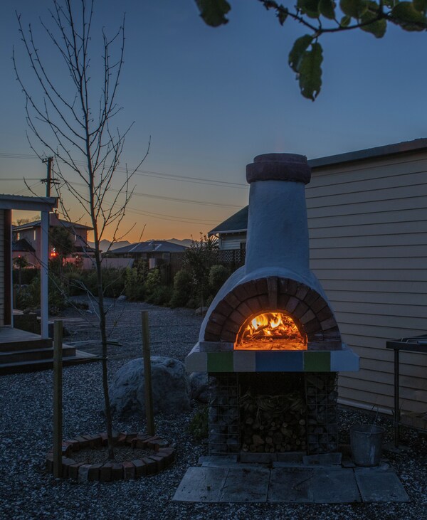 Kowhai Cottage | Pizza Oven | Central - New Zealand
