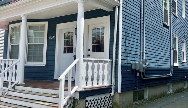 Centrally Located Blue House - Nova Scotia