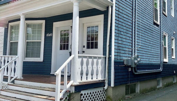 Centrally Located Blue House - Halifax