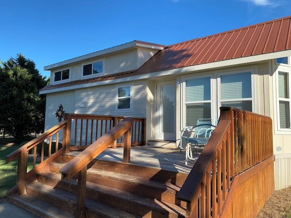 Charming 2-bedroom Cottage Located On Wedding Venue Property In Palestine, Tx - Palestine, TX