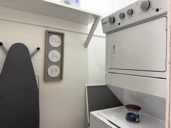 Sequoia Escape 3br Home W/ King Bed & In-unit Laundry - Visalia, CA