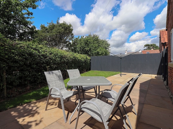 Dans Holiday Cottage, Pet Friendly, With Open Fire In Barmston - Bridlington