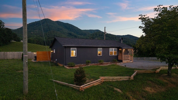 Wears Valley Dream! Escape To This Cottage! - Townsend, TN