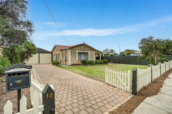 Coastal Cottage Chic - Goolwa