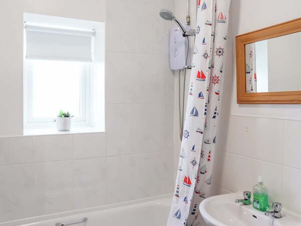 2 Bedroom Accommodation In Caernarfon - Anglesey