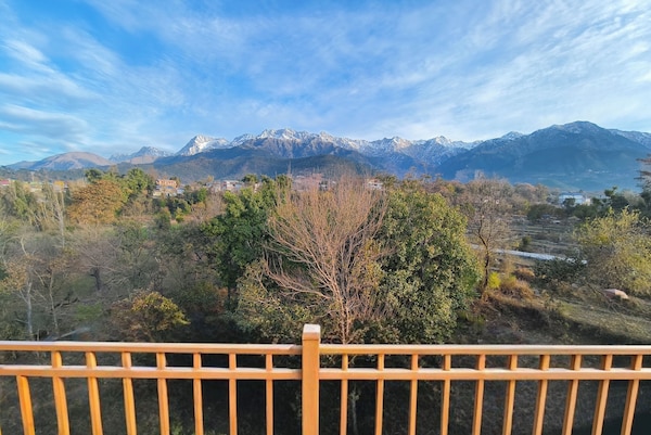 Palampur Villa 5bhk, Nestled In The Foothills Of Majestic Dhauladhar Mountains. - Palampur