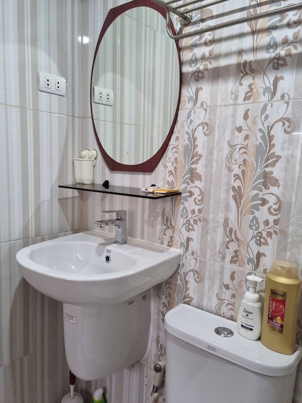 Cebu Condo For 4 With High-speed Fiber Internet - Cebú