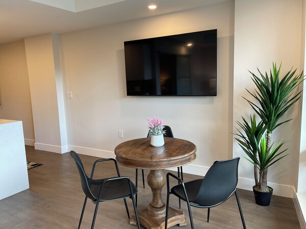 Downtown Halifax, Bright, Modern And Spotless, 1 Bedroom With A/c - Halifax