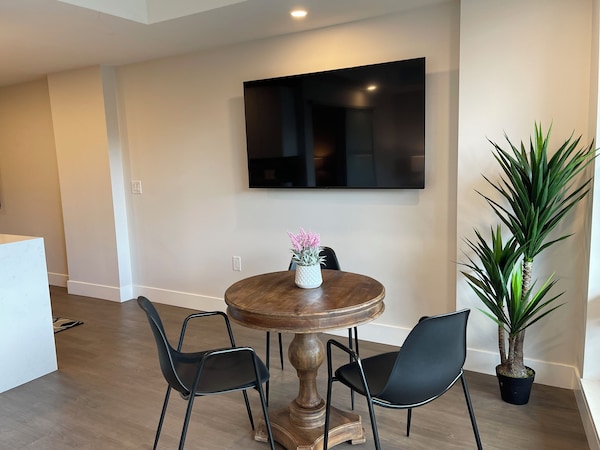 Downtown Halifax, Bright, Modern And Spotless, 1 Bedroom With A/c - Halifax