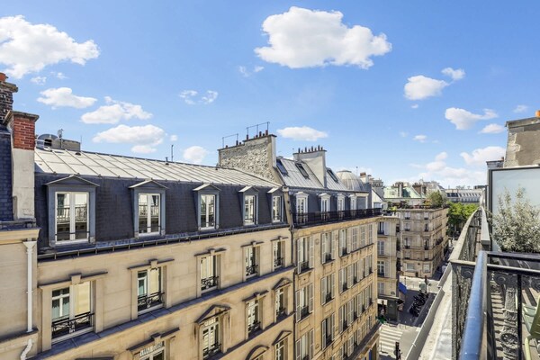 Chic 2br Near Madeleine & Champs-élysées - Gare Saint-Lazare - Paris