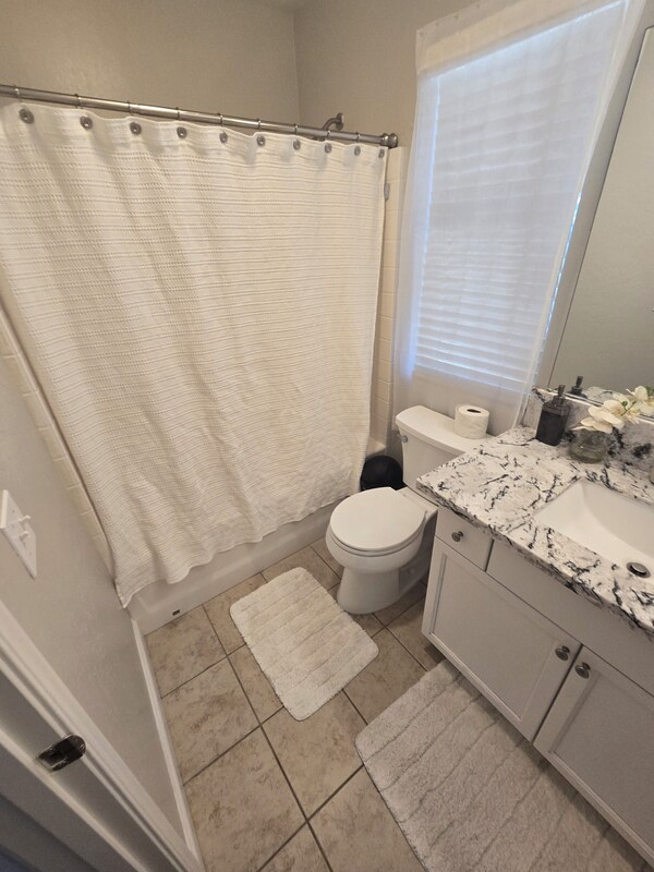 Charming 2-bedroom House With Fitness Room, Wifi In Enjoyable Hanford - Lemoore, CA