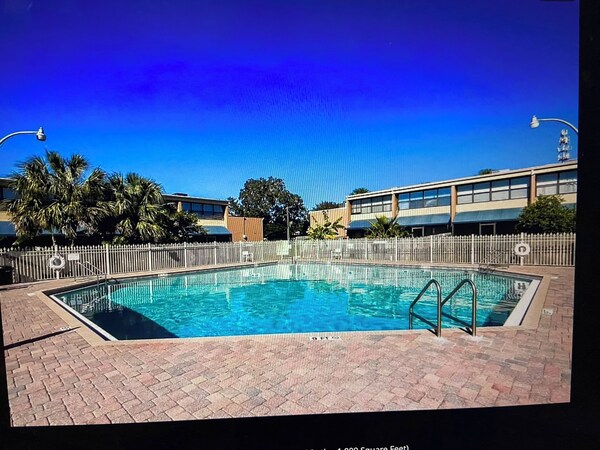 Pensacola Beach-gulf Breeze Fl 2-bedroom Townhouse: Pool, Clubhouse, Backyard - 彭薩克拉海灘