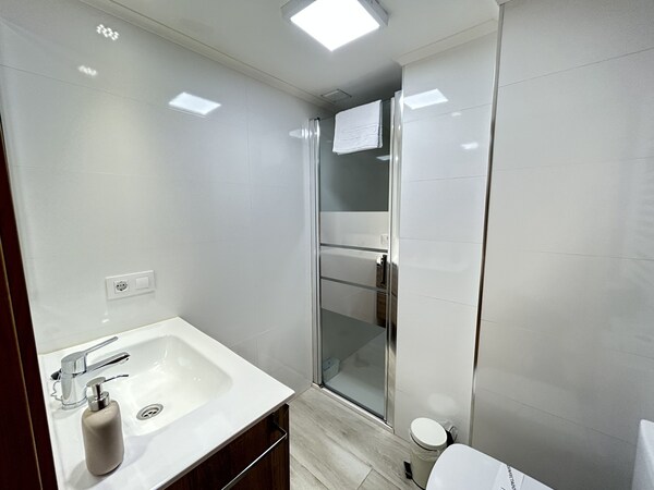 Frey Ceferino-apartment-private Bathroom-apartment - Oviedo