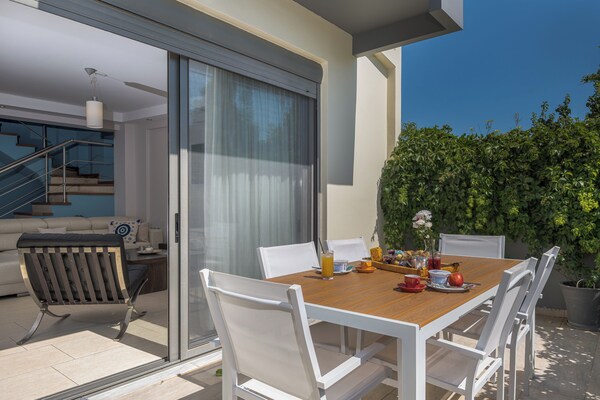 Villa Anavil - Boutique Coastal Retreat In Varkiza - Коропион