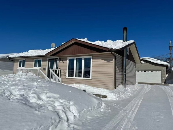 4br W/ Wine Fridge, Bar, Patio, Parking, Laundry - Thompson