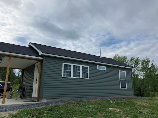New Cozy Cabin Located In Oakland Tucked Away In A Peaceful Wooded Scene. - Waterville, ME