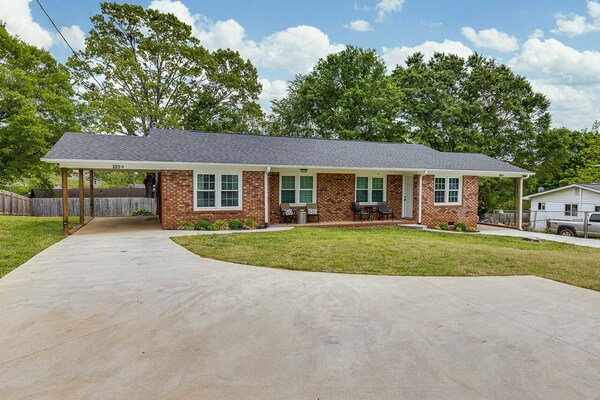 Charming 2-bd 1-ba Home In Easley Near Gvl & Clemson W/ Wifi, Self Check-in & Ac - Piedmont, SC