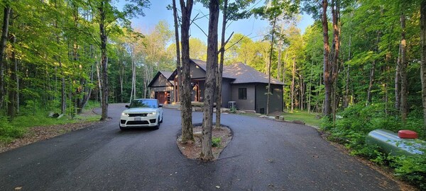 Luxury 5 Acre Cottage - Muskoka District Municipality