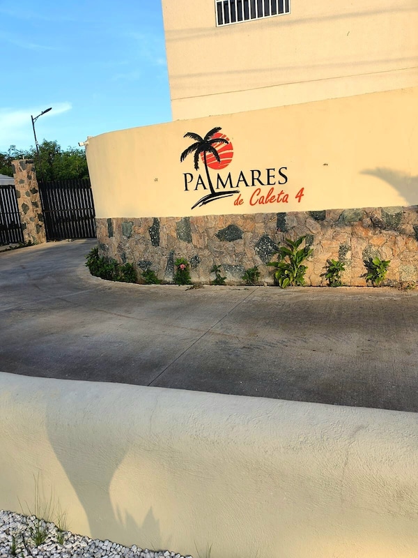 New! Laromanadr Secludedjourney - La Romana