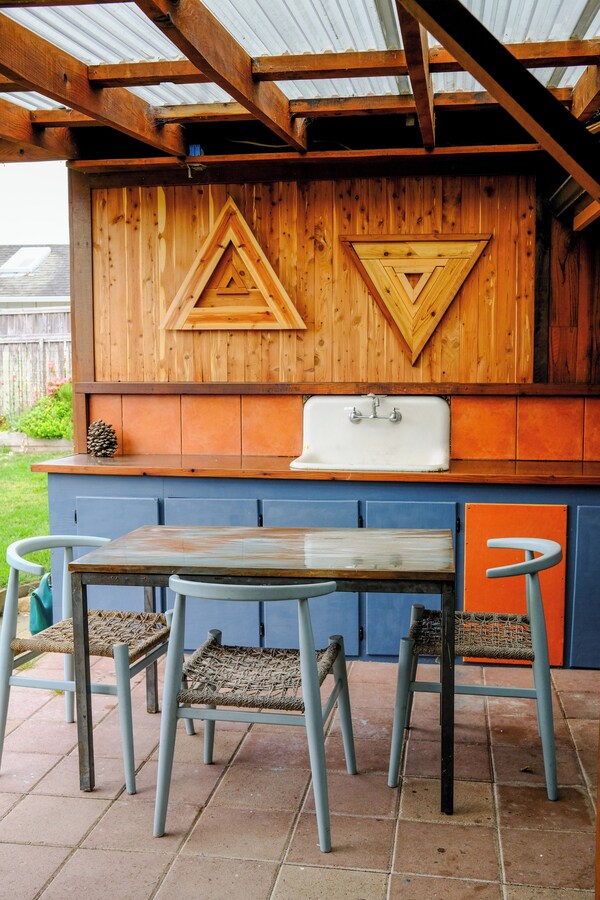 Coastal Artist Retreat With Hot Tub - Eureka, CA