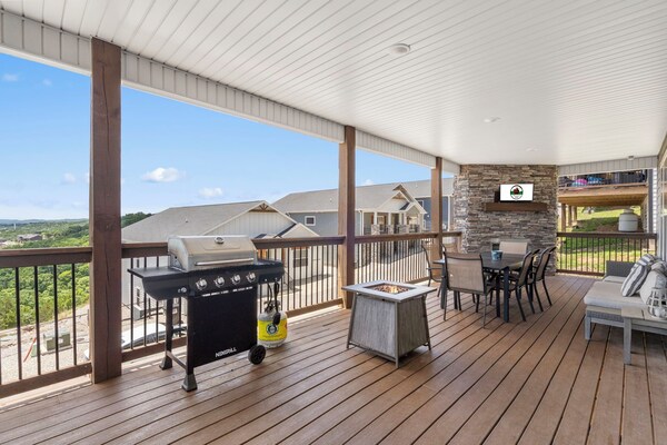 Scenic Branson Lodge  Lake Views, Fireplaces, Hot Tub + Game Room - Table Rock Lake