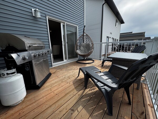 New 3br Home With A/c And Double Garage In Family Friendly Neighbourhood - Grande Prairie