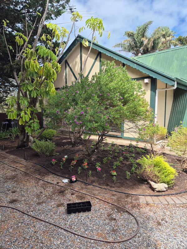 Take A  Beach Shack Break In Simple  Setting,  A Step To Port Wilunga Esplanade. - Adelaide