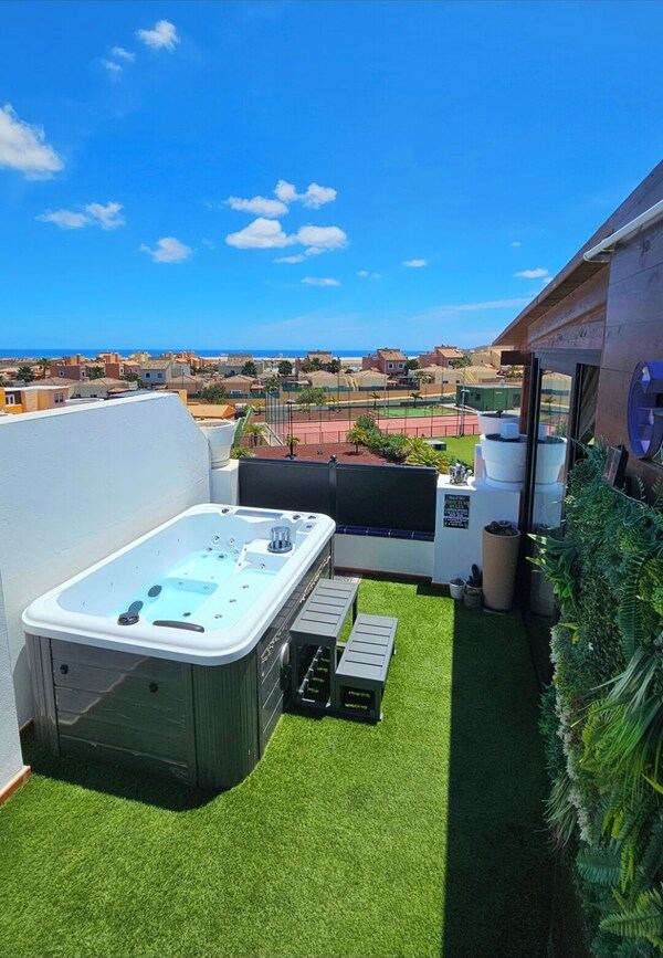 Tiny Studio ,Private Jacuzzi, Bathroom,  Lanzarote Views. Swimming Pool.parking. - Corralejo