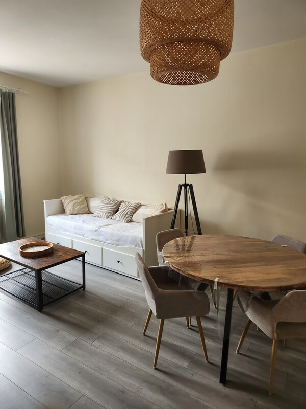 A Quiet Nest Just 150m From The Town Center, With Private Parking Included. - アルビ