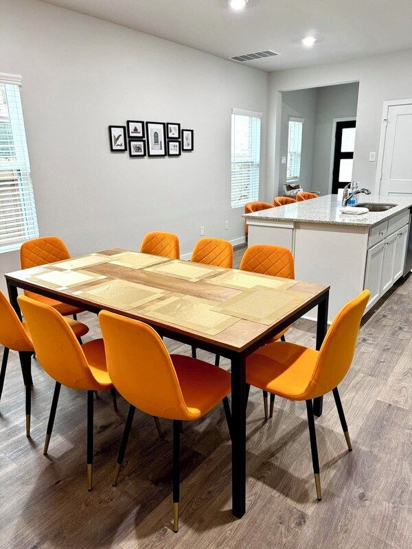 New 4br Retreat With Game Room + 75 Tv  Near The Woodlands Trails & Shops - The Woodlands, TX