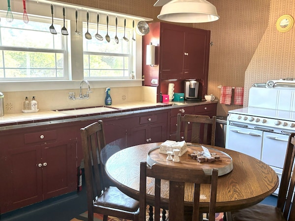 1930 Craftsman 2-bedroom Farmhouse In Santa Rosa - Santa Rosa, CA