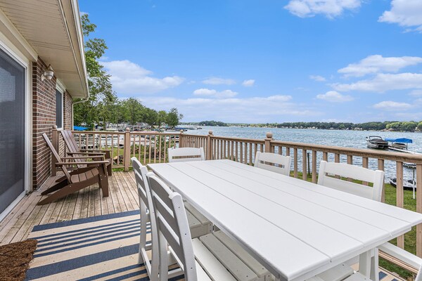 Magician Lakefront Home In Sister Lakes - Dowagiac, MI