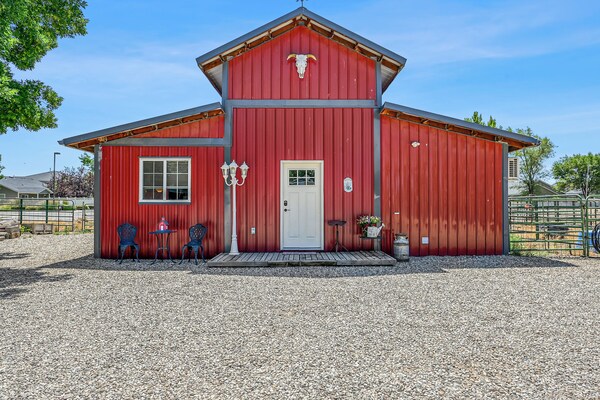 Adorable 1 Bedroom Barnhouse With Fireplace - Centrally Located And Pet Friendly - Boise, ID