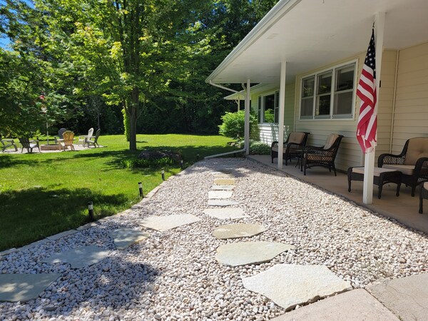 Newly Remodeled 3 Bedroom Cottage, Covered Porches, Firepit, Walk To Gills Rock! - Washington Island, WI