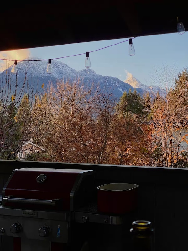 Trailhead Haven | Mountain View 3 Bedroom Home - Squamish