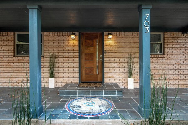 1957 Restored Bungalow With Beautiful Backyard Patio! - Tyler, TX