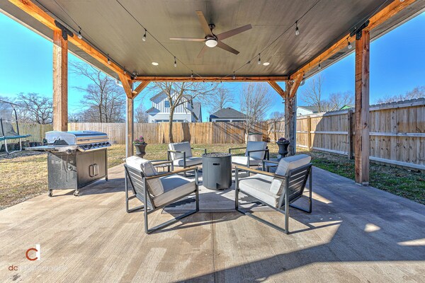 The Main Street Bungalow - Downtown Bentonville - Bentonville, AR