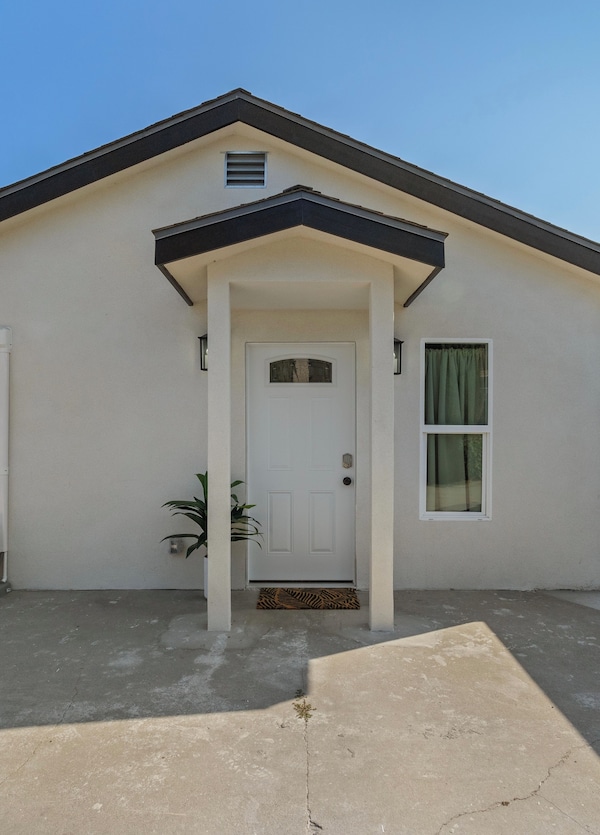 Palm Royale Club! 2 Bed, 2bath With Master Bedroom In The Nicest City Of Downey! - 다우니