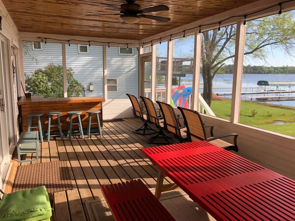 Lake Front Cabin On Sturgeon Lake! Amazing Sandy Beach For Swimming! - Windemere Township