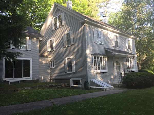 Charming 2 Bedrooom Guest House On 2 Acres North Conway Village. - Conway, NH
