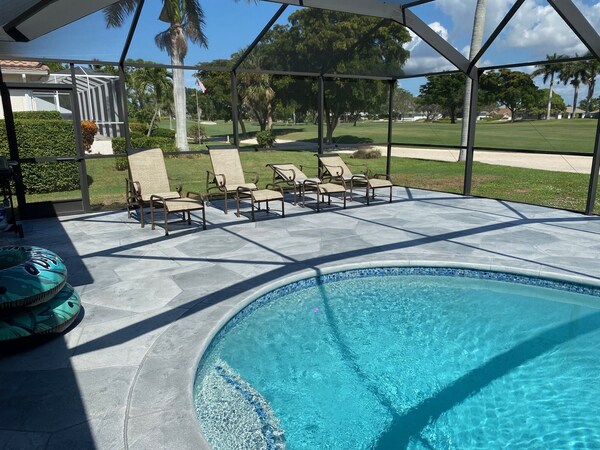 Quiet Culdesac, Golf Course View, 3 Bedroom 2 Bath, Sleeps 8! - Marco Island, FL