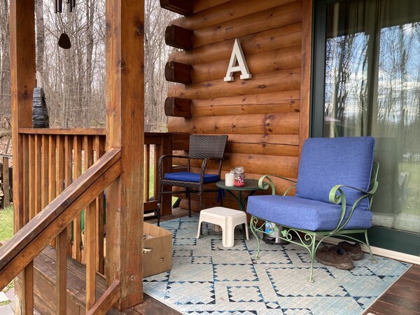 A Beautiful Log Cabin In The Woods, On Pontoosuc Lake, Yet Near Everything - Pittsfield, MA