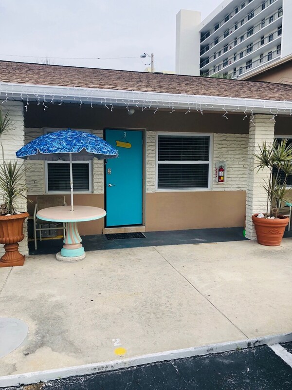 Amazing Seaside Getaway. Private Beach, Just  You And The Sea Life. Go Home New. - Madeira Beach, FL