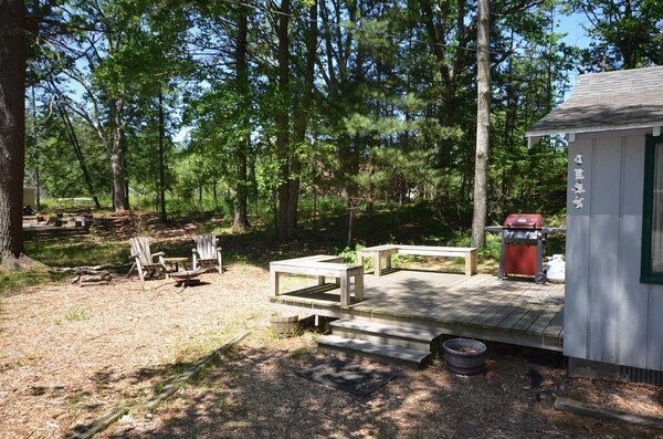 Cozy Cabin In Glen Arbor W/ Crystal River Frontage. Wifi, Fire Pit, Dog Ok - Glen Arbor, MI