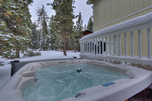 Close To Down Town, Bbq, Hot Tub, 4 Bedroom Tahoe Home (Sl145) - タホー湖