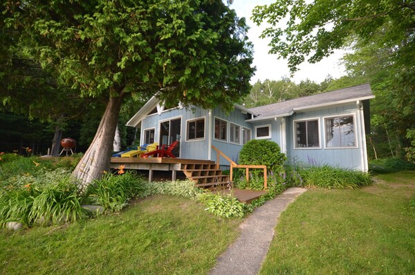 Waterfront Home And Guest Cottage On Lake Leelanau. Pet Ok. Sleeps 11. - Suttons Bay, MI