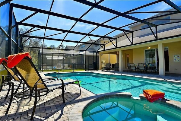 Gated Community. Oversized Heatable Pool & Spa, Tv All Rooms, 8' Pool Table - Davenport, FL