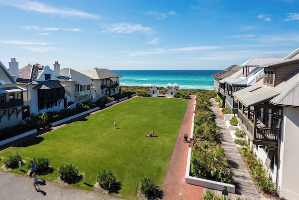 Southern Serenity Carriage House - Spacious In Rosemary Beach!! - Rosemary Beach, FL