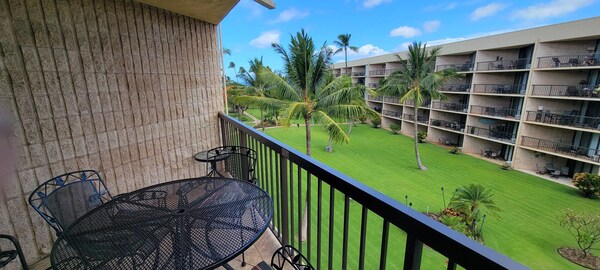 Maui Sunset B401 ~ 2 Br, 2 Ba W/ Full Kitchen, W/d And Partial Ocean Views. - Kihei, HI